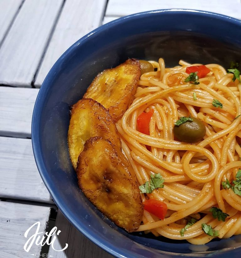 Espaguetis Criollos con Platano Maduro Frito - Chef Juli - Dominicana.do